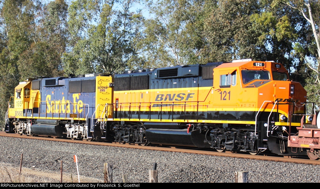 BNSF 121